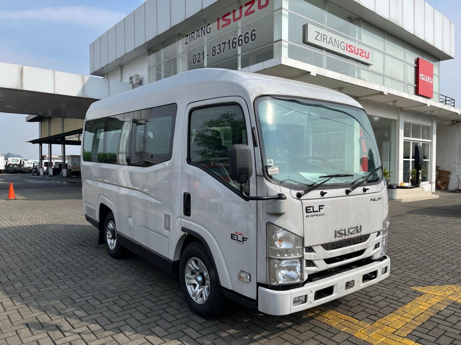 Penjualan Isuzu Microbus